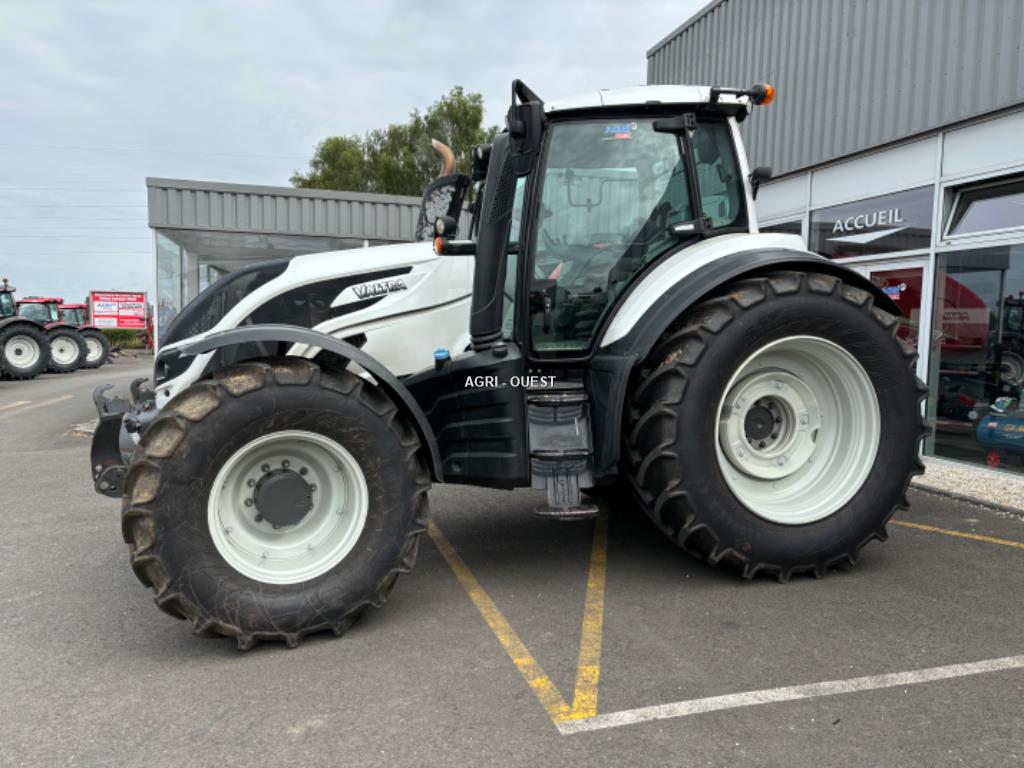 VALTRA T234 VERSU d'occasion - Tracteur agricole - 235 ch - 2016